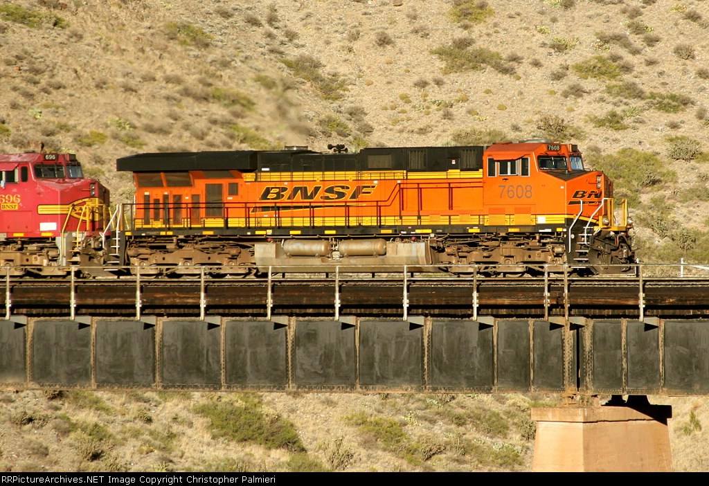 BNSF 7608